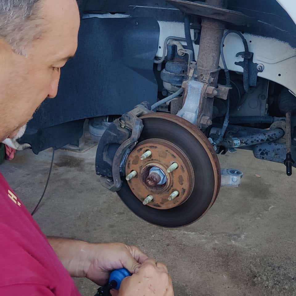 Auto Suspension Problems: A Comprehensive Guide – Hardy Mechanics